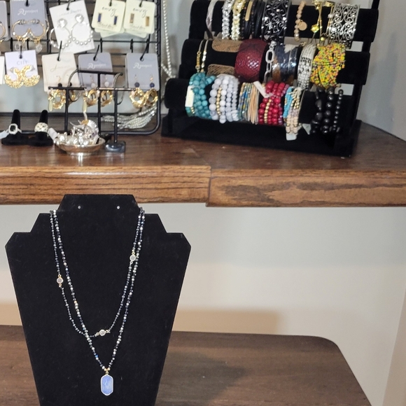 unbranded | Jewelry | Mystery Box Minimum Of 5 Mixed Jewelry Items ...